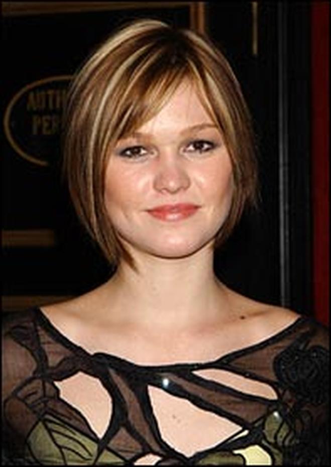 Julia Stiles - Photo 1 - CBS News