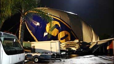 Blimp Crash-Lands In Florida - CBS News