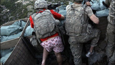 Defense Chief Hails Soldier In Pink Boxers - CBS News