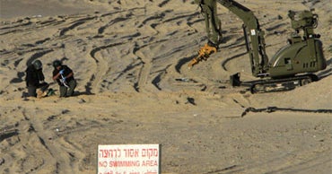 Militants Launch Floating Bombs at Israel - CBS News