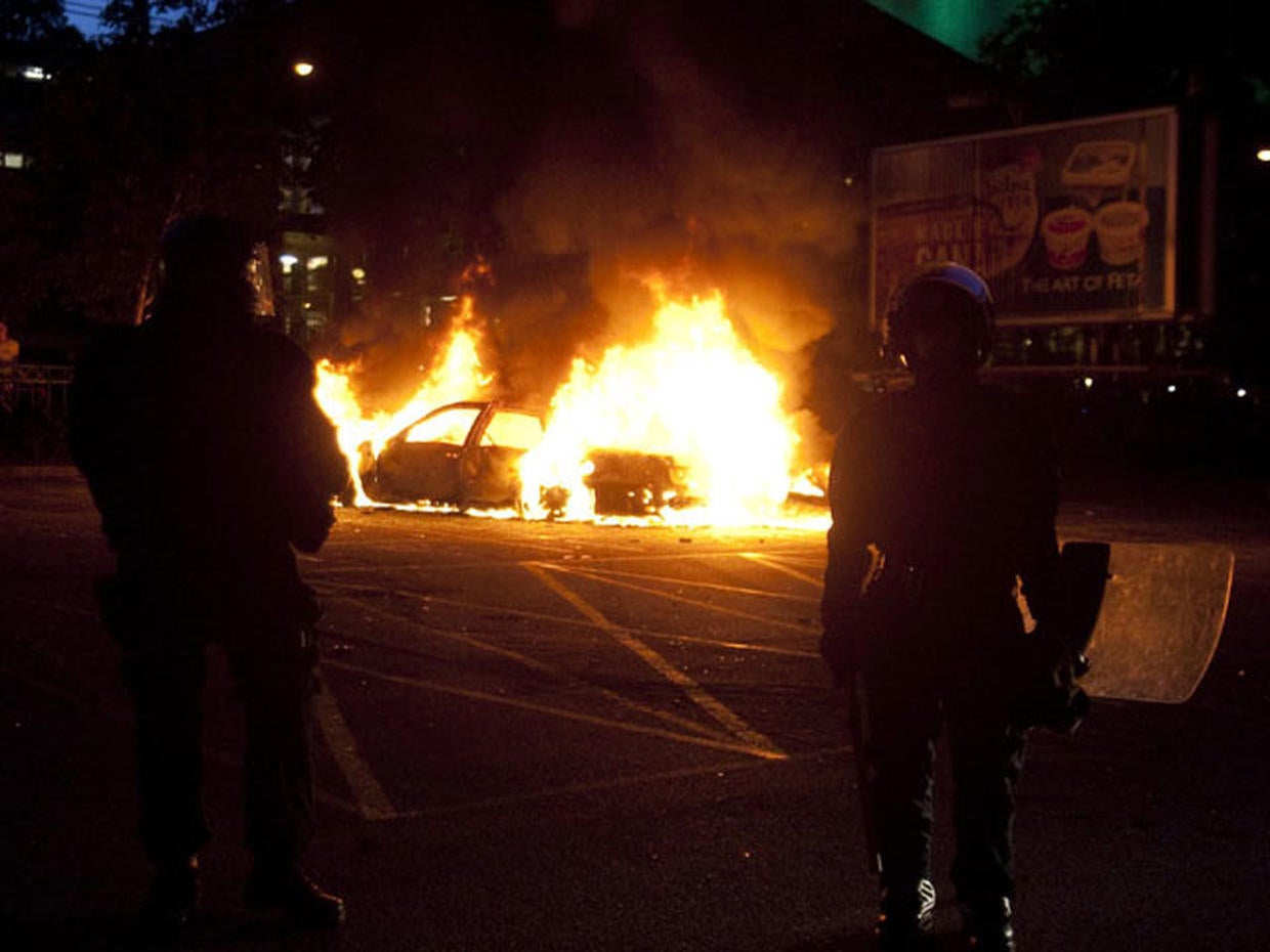 Vancouver riots after Canucks lose Stanley Cup Final - Photo 2 ...