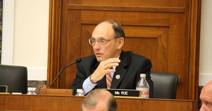 Rep. Phil Roe helps save apparent heart attack victim - CBS News