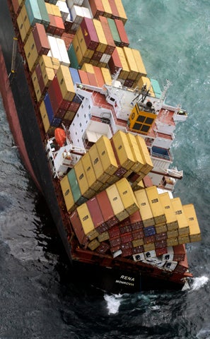 Ship lists on New Zealand reef - CBS News