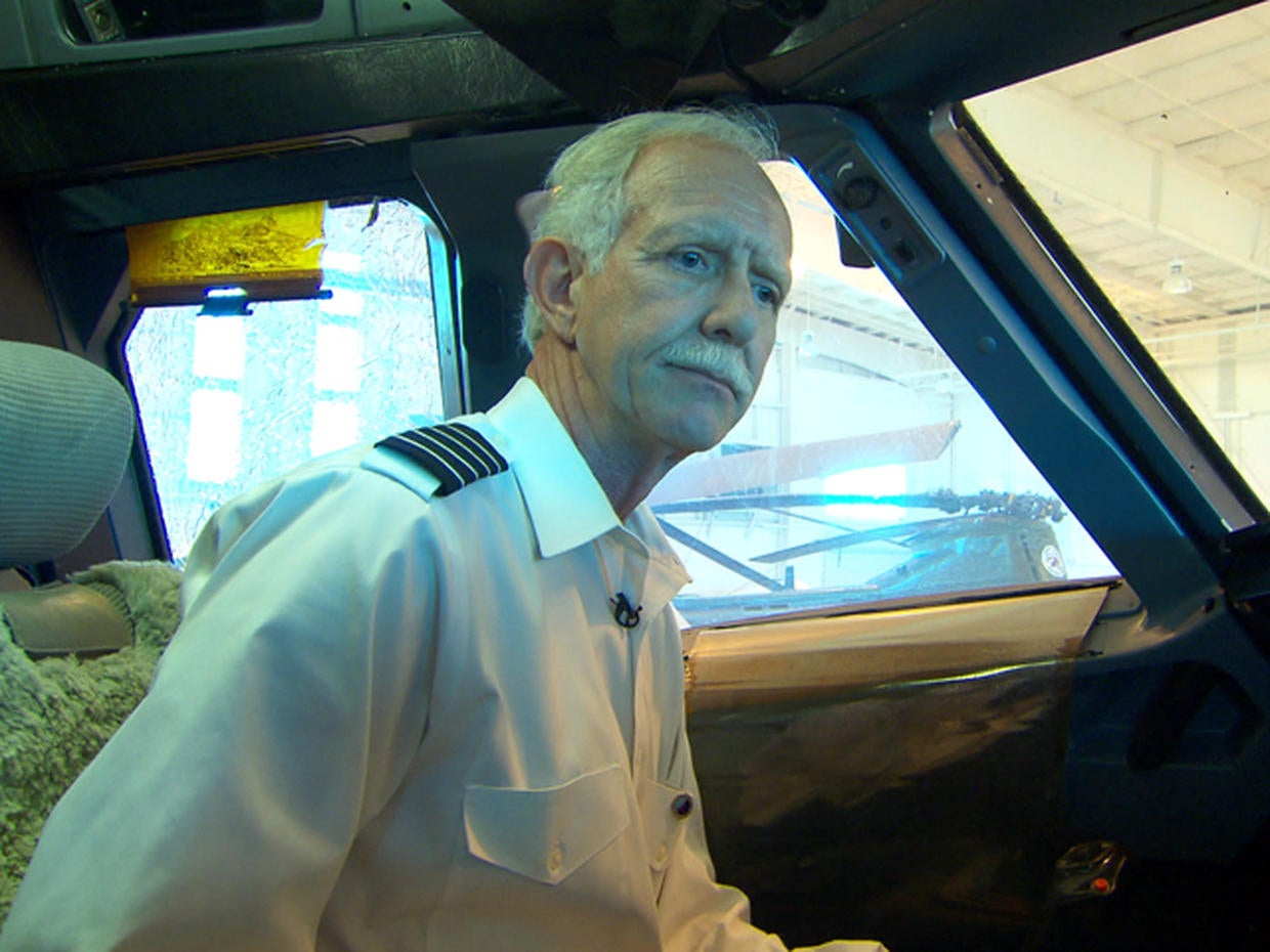 Miracle on the Hudson pilot returns to old cockpit - Photo 1 - Pictures ...