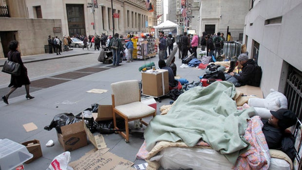 Occupy protesters sleep-out on Wall Street - CBS News