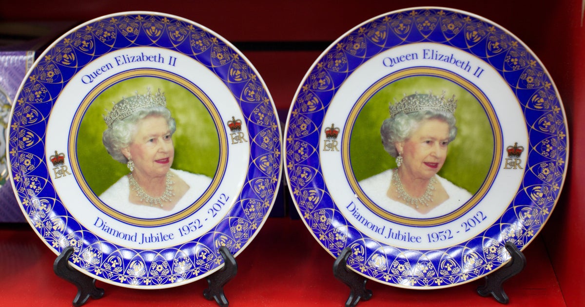 U.K. job opportunity: Clean up after the queen - CBS News