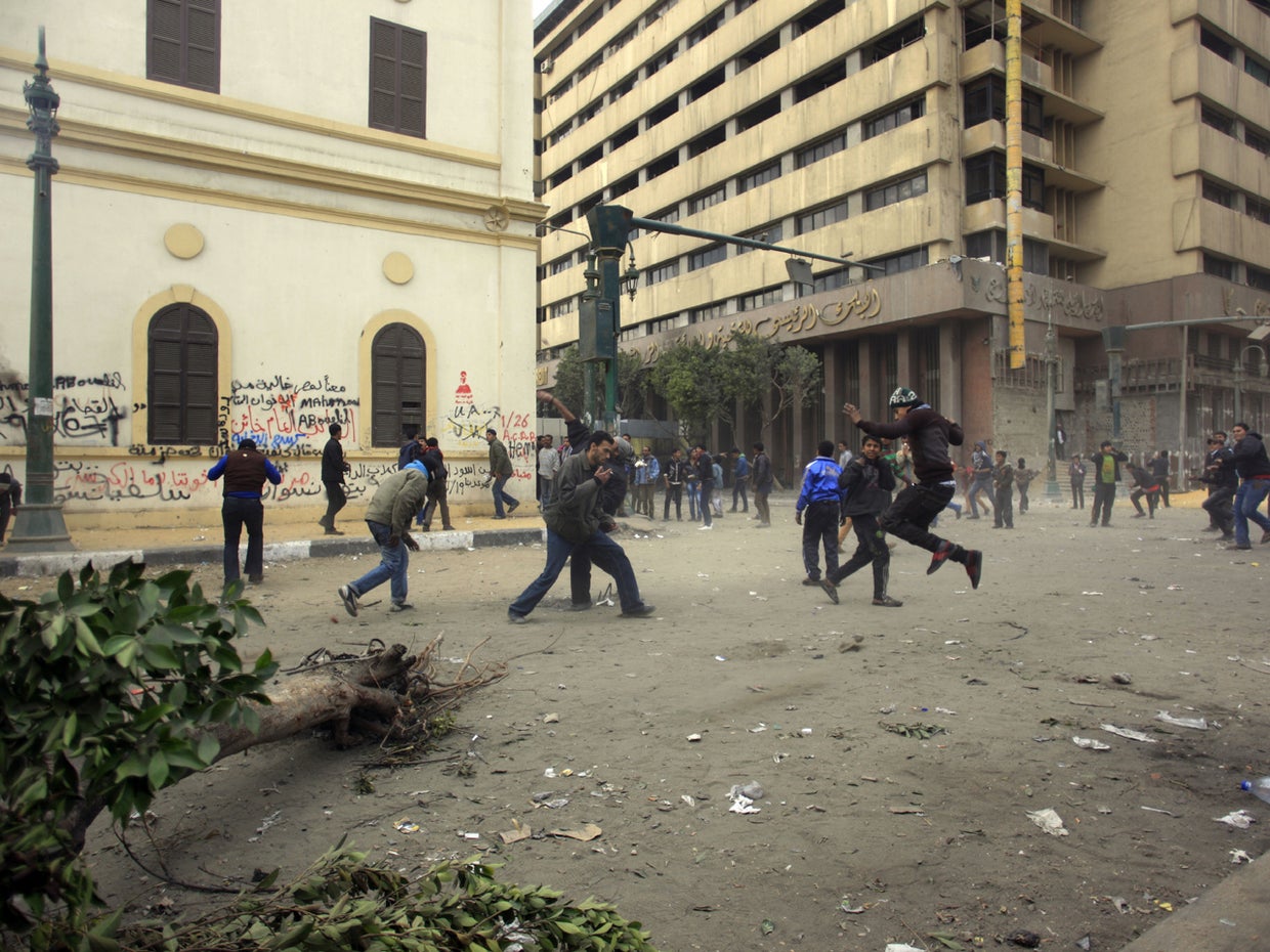 Riots mark 2nd anniv. of Egypt revolution - CBS News