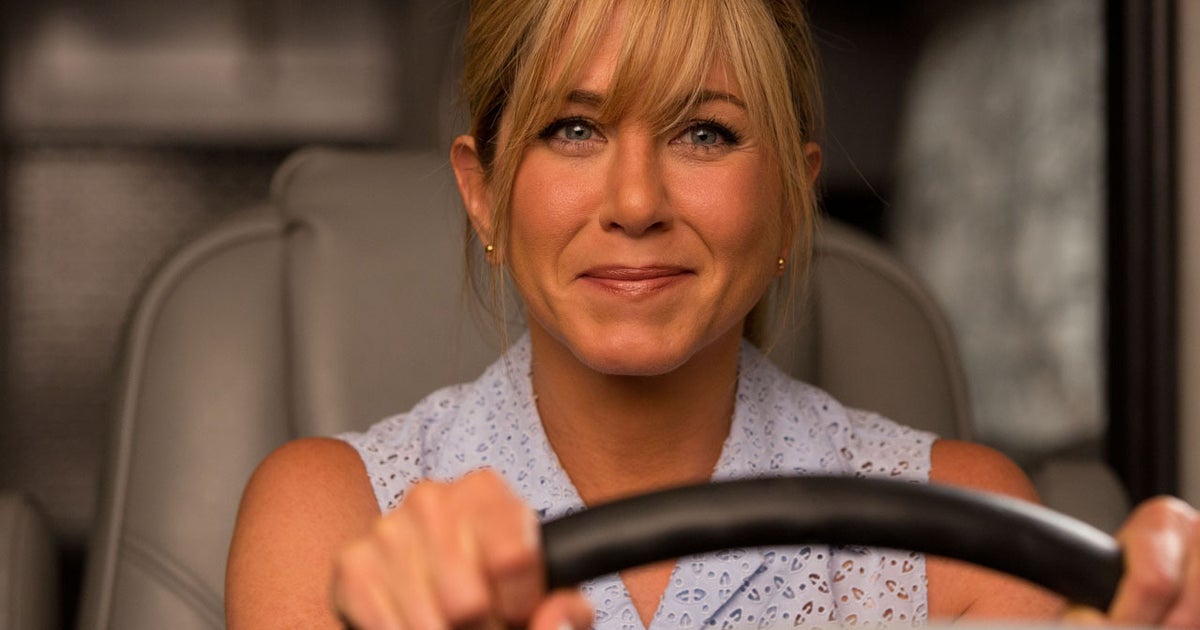Jennifer Aniston strips in "We're the Millers" trailer - CBS News