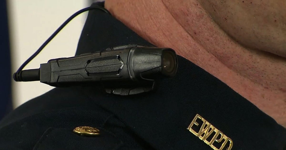 Cop cams: 400 police depts. use tiny devices - CBS News