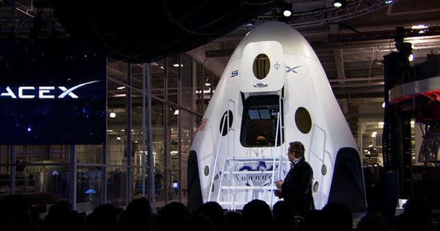 SpaceX unveils space shuttle replacement, the "Dragon V2" - CBS News