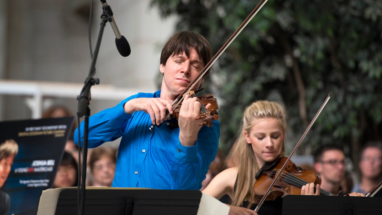 Violin virtuoso Joshua Bell's encore at Union Station - CBS News