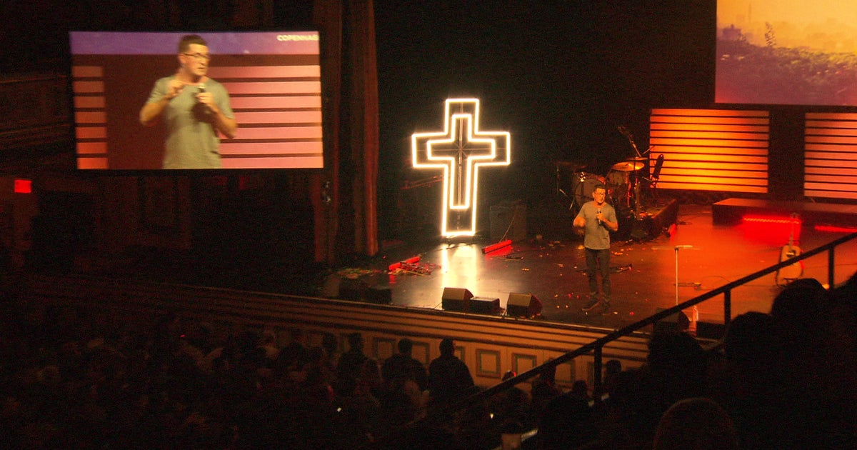 New York City's Hillsong megachurch draws thousands every Sunday - CBS News