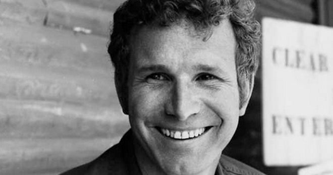 Wayne Rogers, Trapper John on "M.A.S.H.," dies at 82 - CBS News