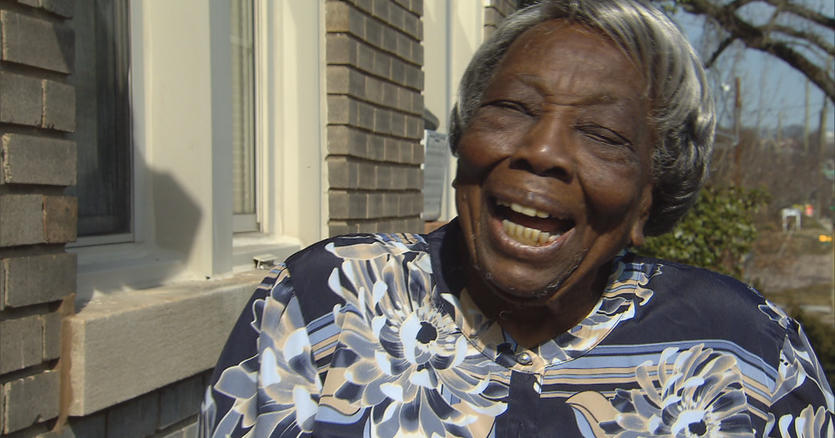 107-year-old woman who danced with Obamas, has trouble obtaining photo ...