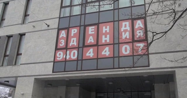 Inside a Russian "bot factory" linked to election meddling - CBS News