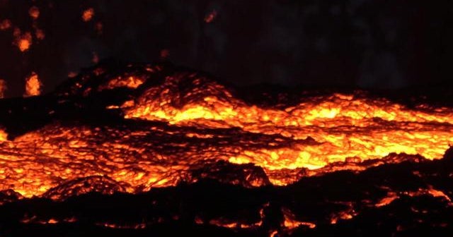 New fissures bursting with lava remind Big Island of volcano's menace ...
