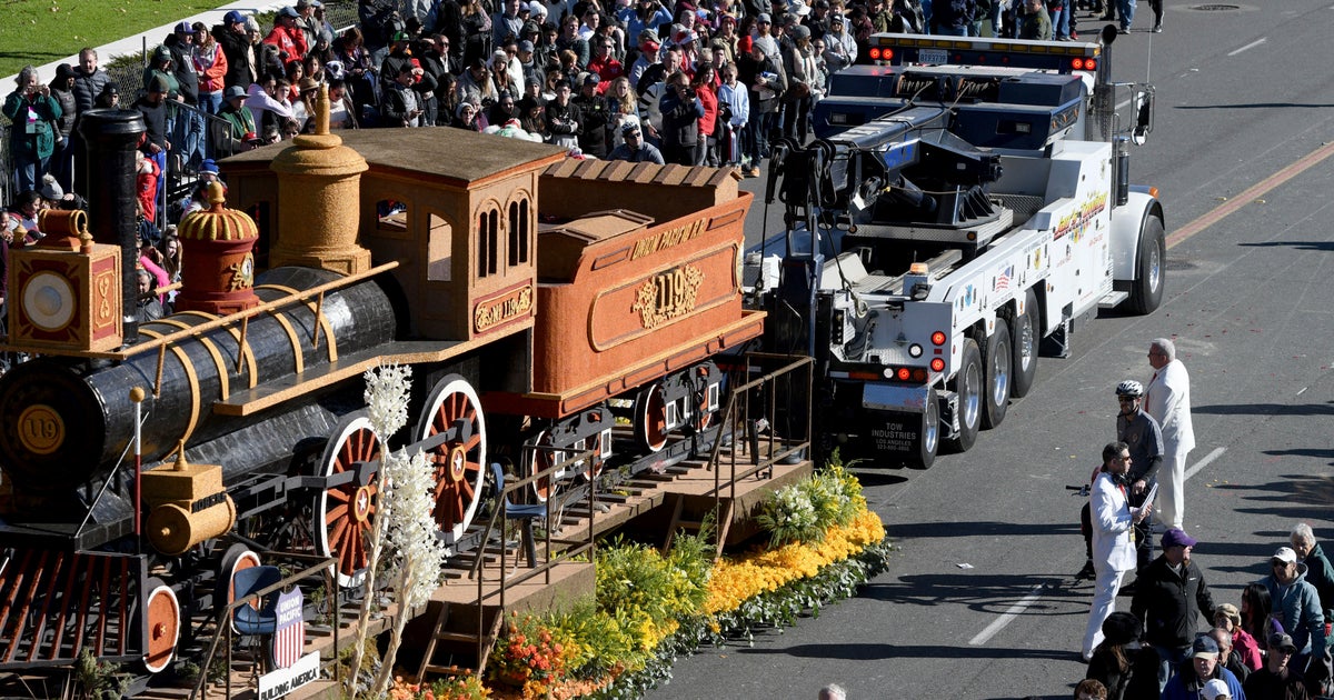 Rose Parade float breaks down and catches fire - CBS News