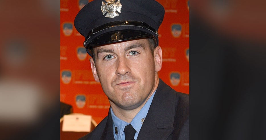 FDNY Hero Steven Pollard Honored With A Plaque - CBS New York