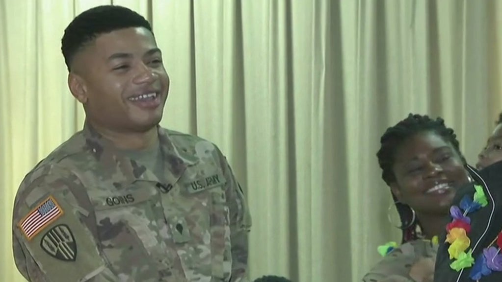 Heartwarming Reunion As Dad Deployed Overseas Surprises His Children At School In The Bronx ...