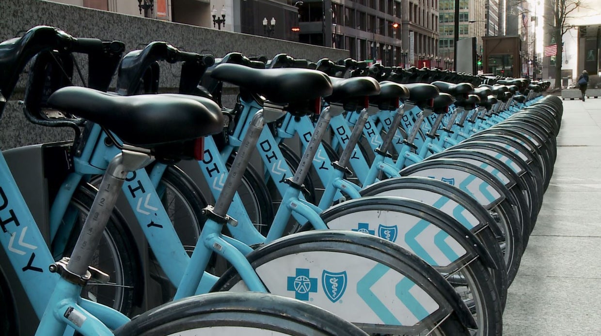 Adults Can Take Divvy Bike Lessons This Summer - CBS Chicago