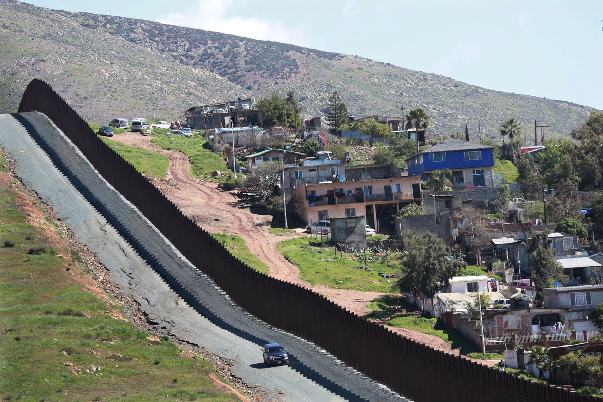 Trump border wall: What it really looks like - CBS News