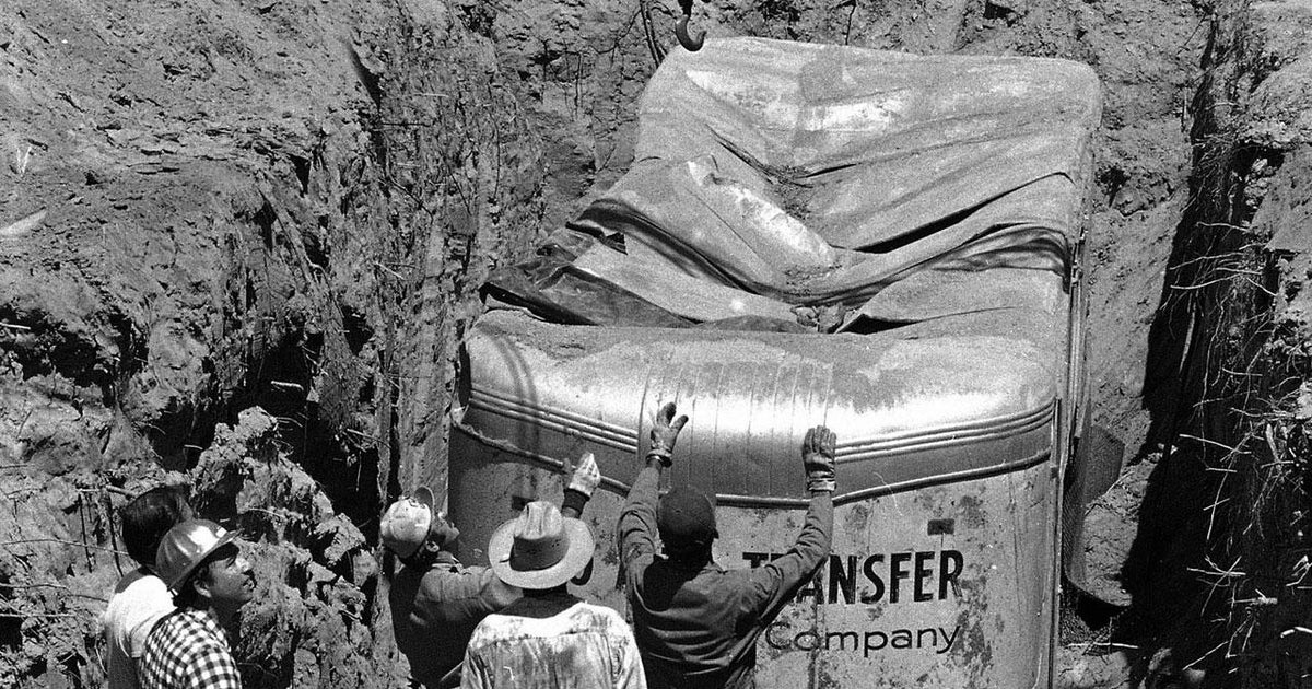 Tractor trailer buried - Chowchilla bus kidnapping: Rare photos from ...