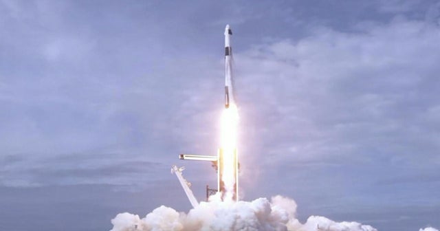 SpaceX destroys boosters in dramatic abort test - CBS News