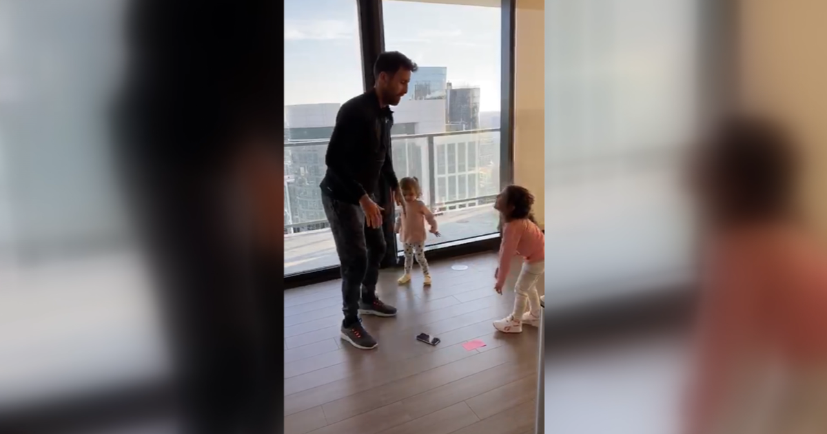 Chicago Fire Defender Jonathan Bornstein Working Out At Home With ...