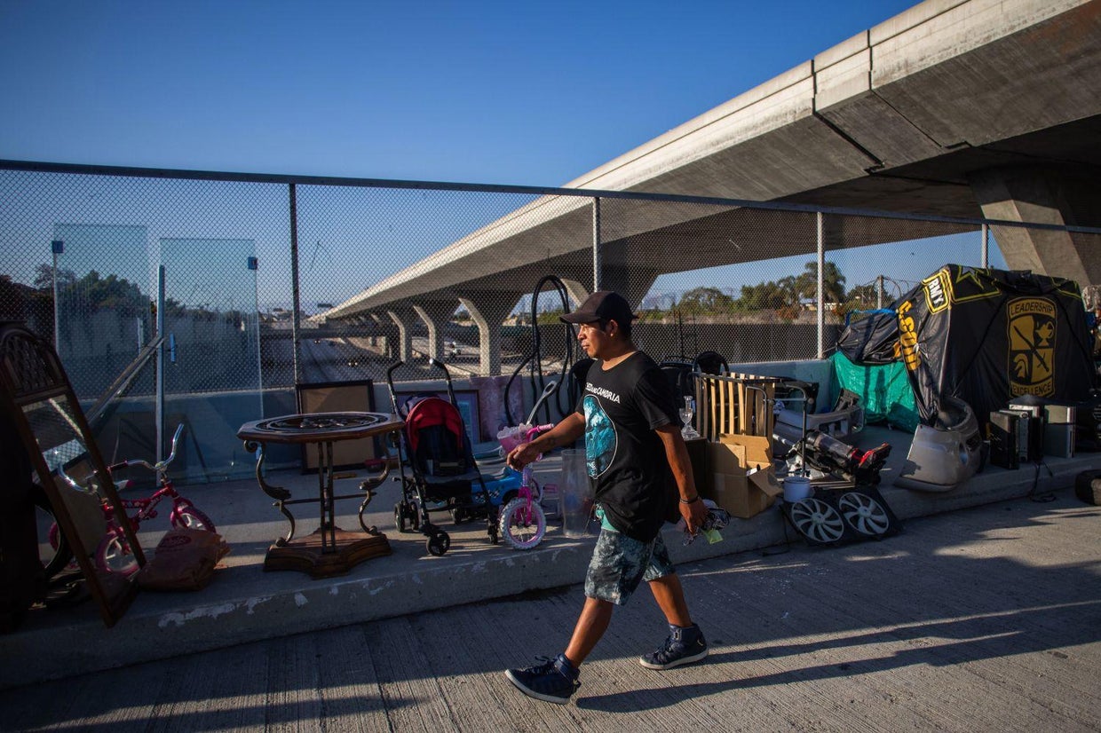 Thousands of people who are homeless living near Los Angeles freeways ...