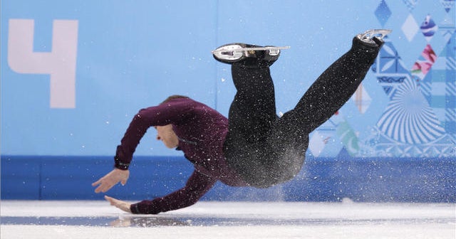 U.S. figure skating champion takes a hard fall - CBS News