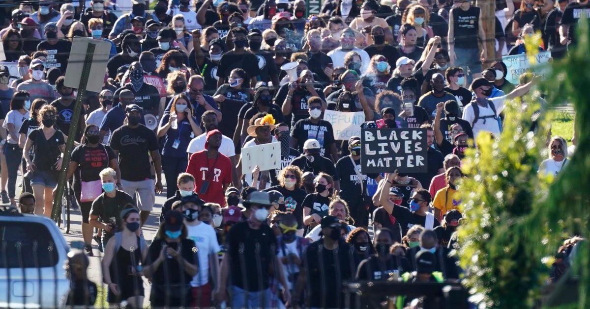 Thousands protest outside Kentucky Derby over killing of Breonna Taylor ...