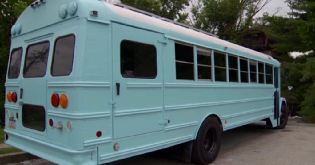 'Gotta Go Out West': High School Seniors Convert School Bus Into RV For ...