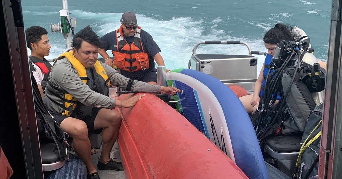 Police Marine Unit Officers Rescue 3 People From Lake Michigan As ...