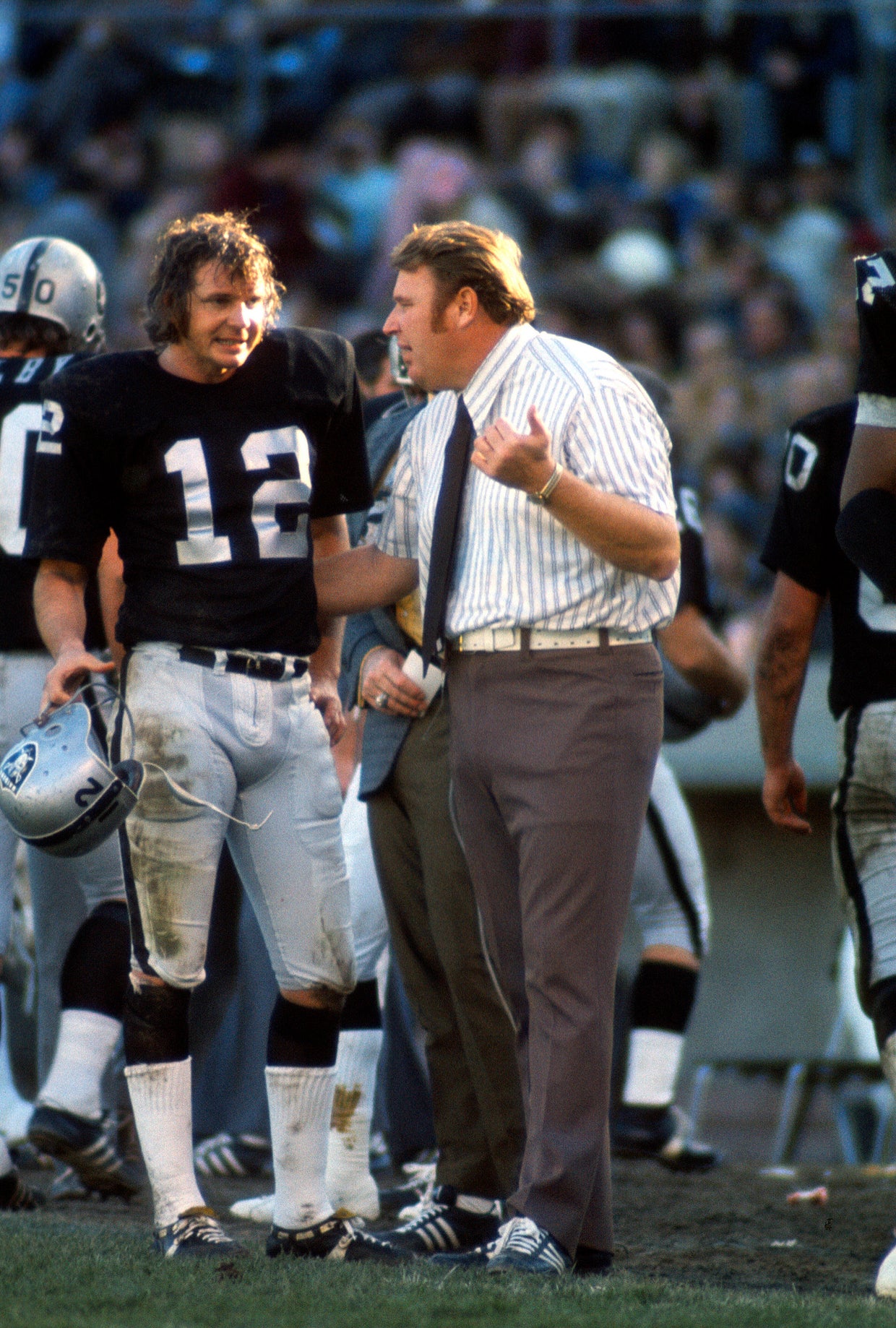 John Madden, legendary NFL sportscaster and coach, dies at 85 - CBS News
