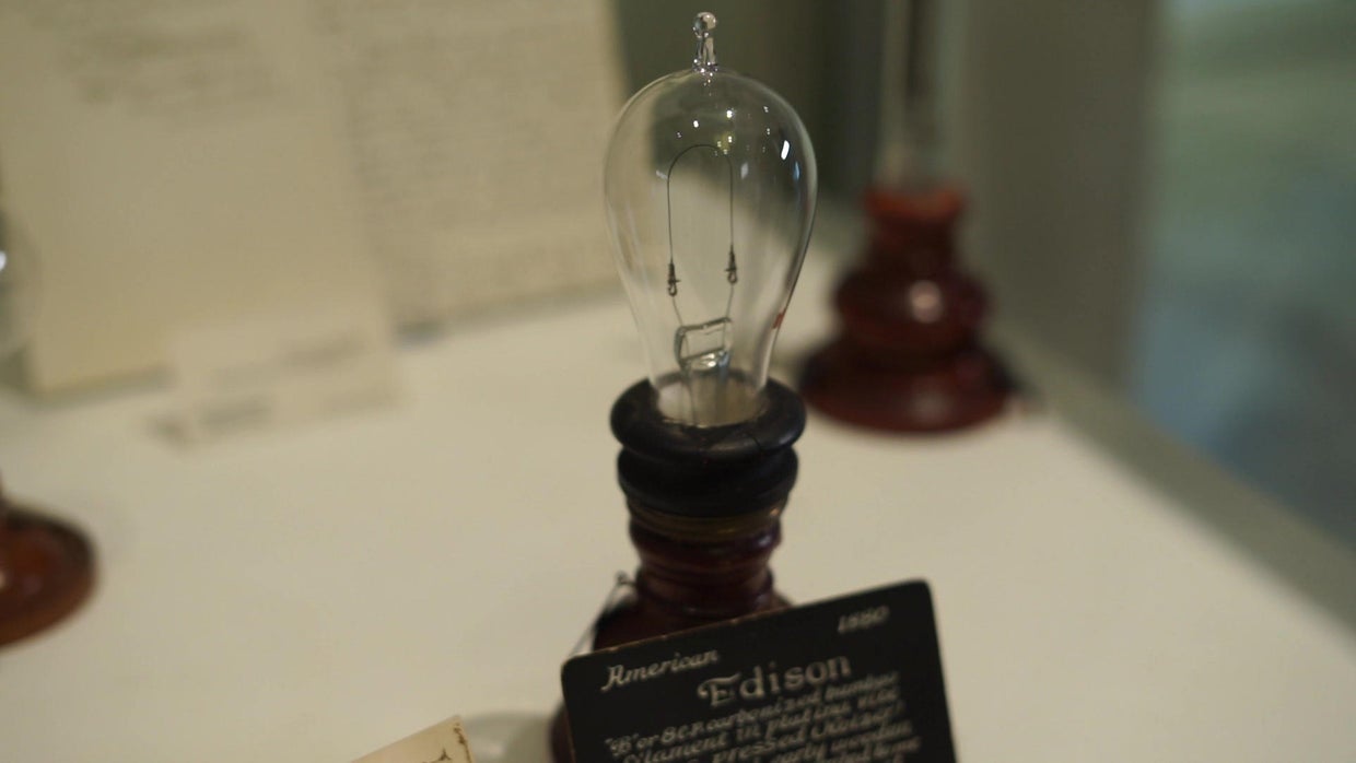 Light bulb collectors: An illuminating hobby - CBS News