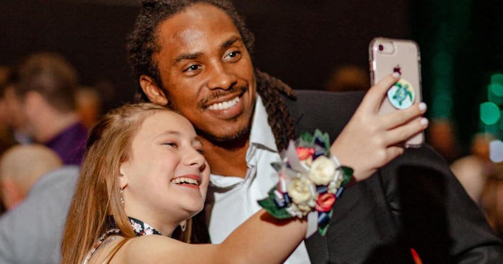 NFL player Anthony Harris took an 11-year-old girl whose dad died to ...