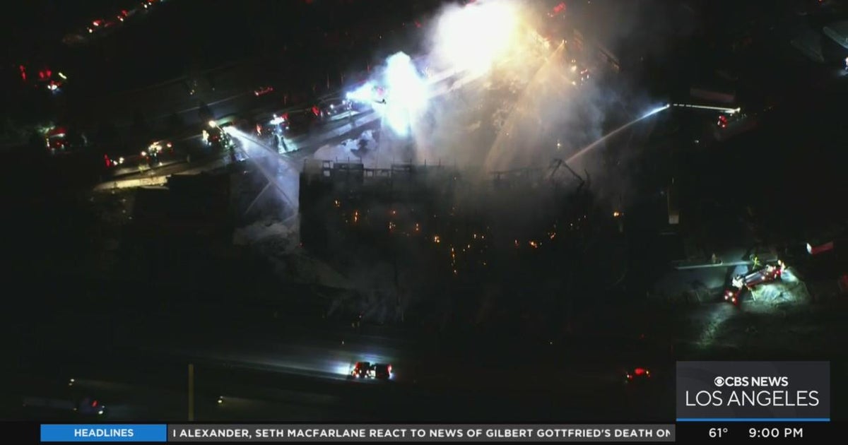 Hotel near Camarillo outlets burns in massive fire - CBS Los Angeles