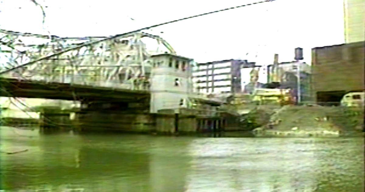 CBS 2 Vault: The aftermath of the Great Chicago Flood of 1992 - CBS Chicago